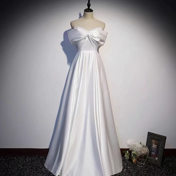 Sexy Prom Dress Elegant Red Tulle Prom Dresses Beaded Homecoming Dress